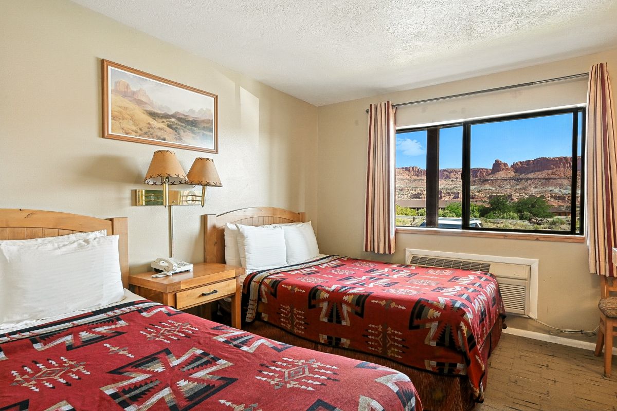 The Rim Rock Inn and Restaurant - Boulder Mountain Realty, Inc.