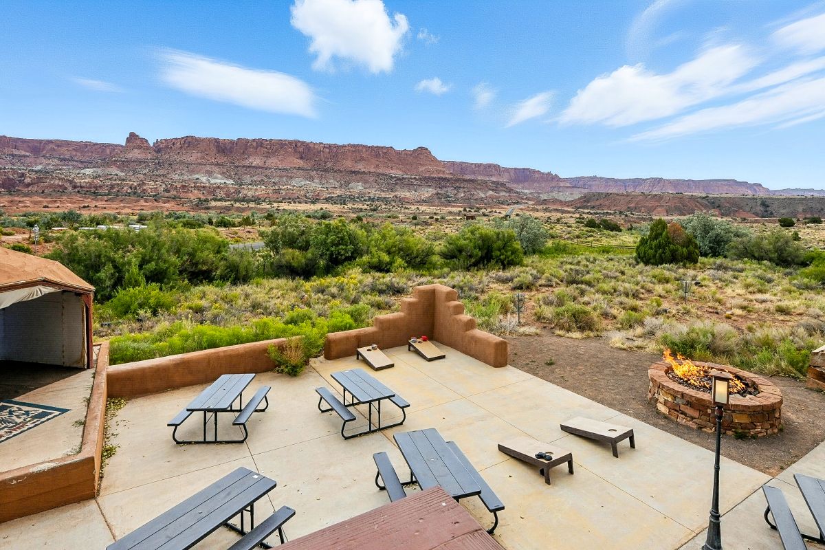 The Rim Rock Inn and Restaurant - Boulder Mountain Realty, Inc.